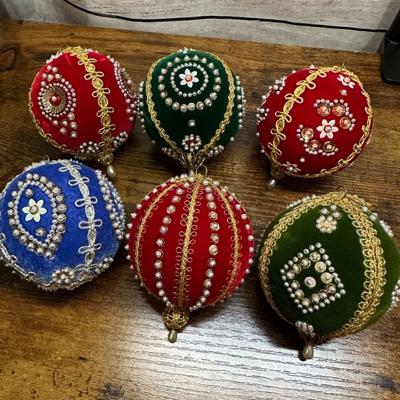 Holiday | Vintage Velvet And Push Pin Christmas Ornaments Set Of 6 ...